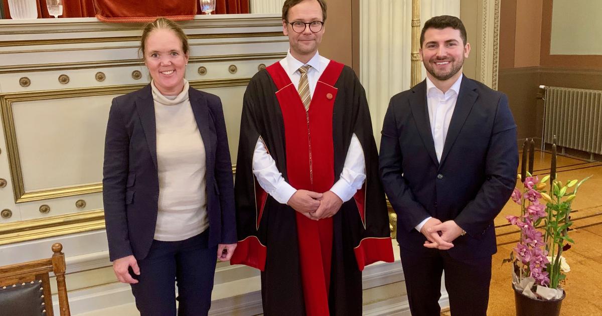 Diplomseremoni med vri